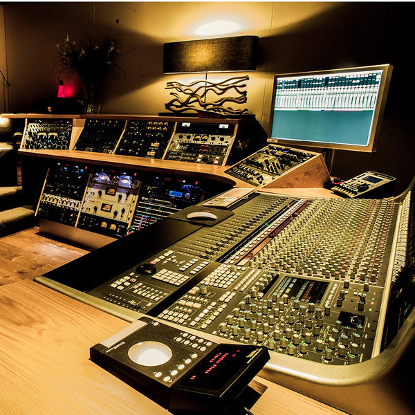 Solid State Logic AWS 924 24-channel Analogue Mixing Console | Audiosaurus